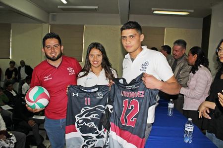 Centinela Digital - Reciben atletas del Cbtis 122 sus uniformes y van por el bicampeonato a Parral